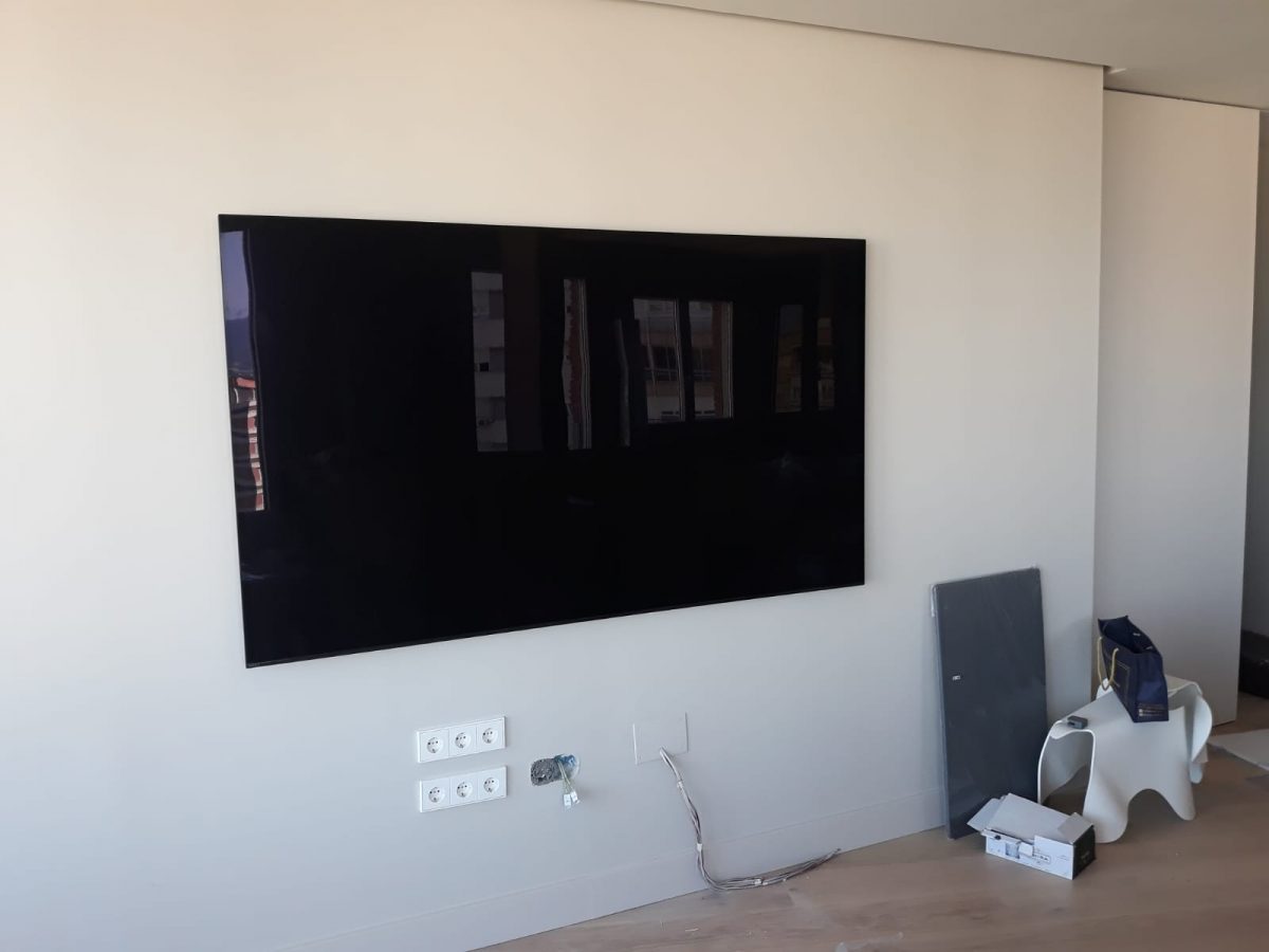 Instalación de una televisión - Repartos Ariemur S.A.